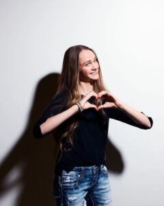 Kenadi Dodds Biography, Age, Facts, Family, Net Worth | Gossips Diary