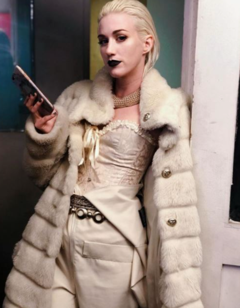 Mair Mulroney Age, Biography, Husband, Height, Dhar mann Cast, Movies ...